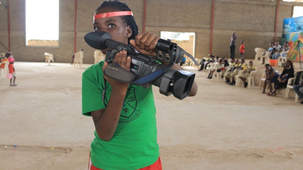 Kids Filming Kids - KidsHubs